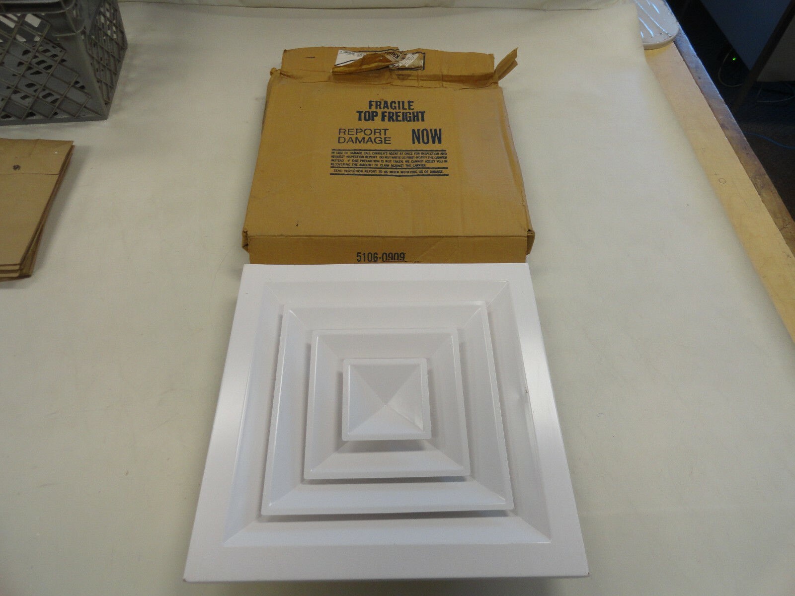 KRUEGER LOUVERED FACE VENT DIFFUSER 669450 OFF WHITE 14 5/8" X 14 5/8 ...
