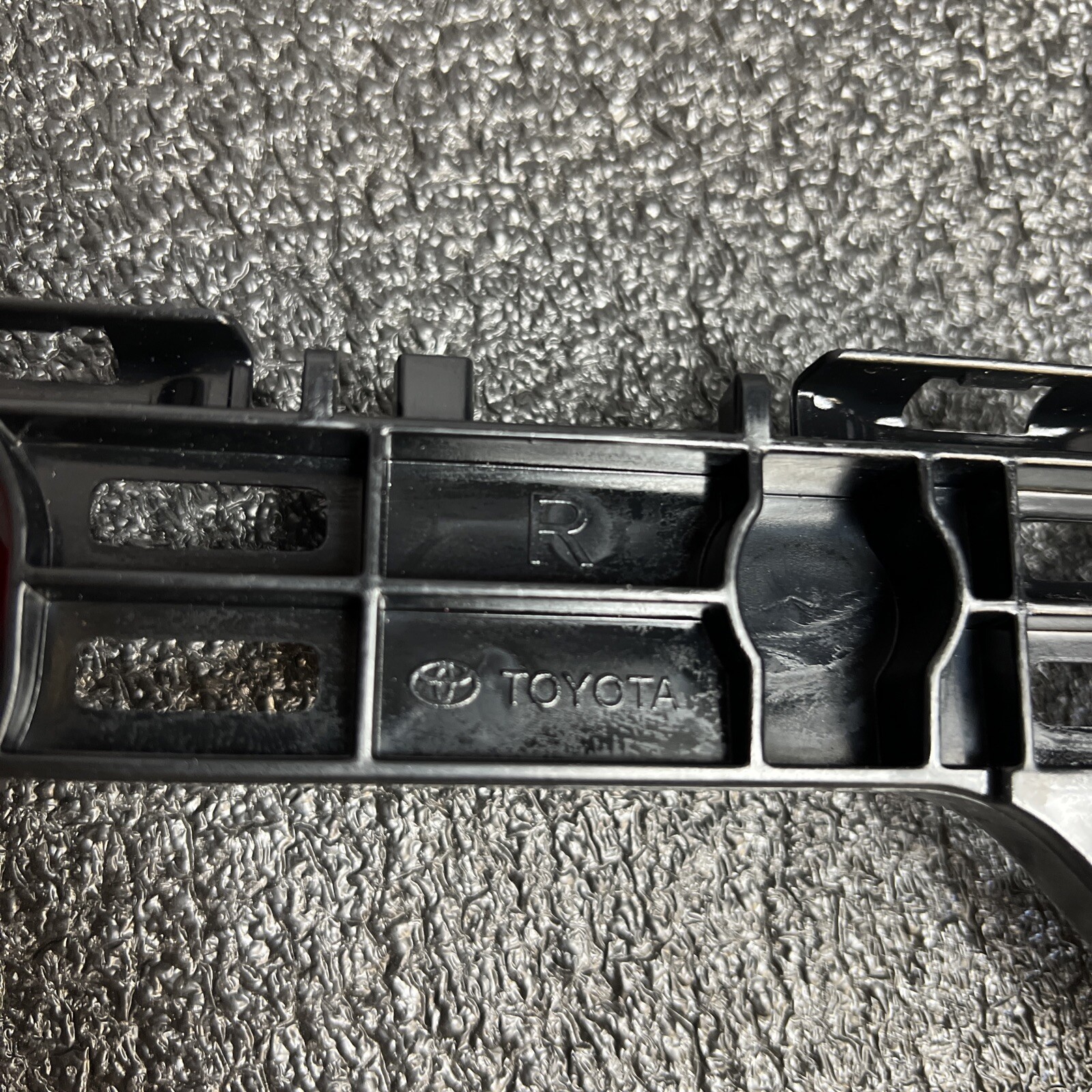 Toyota Camry L LE XLE 2018-2020 Rear Bumper Right Bracket 52575-06160 ...