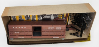 HO Roundhouse Kit #S-365 AT&SF, 36 ft Stock Car , NEW | eBay