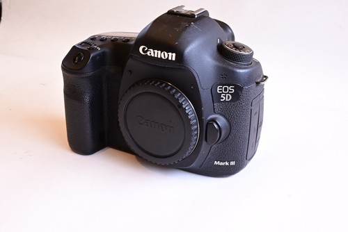 Canon EOS 5D Mark III 22MP Digital SLR Body Box And Accessories See ...