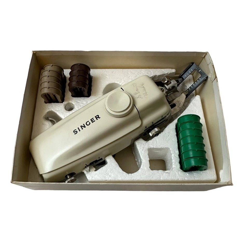 Singer Professional Buttonholer Slant Needle Zig-Zag Sewing Machines ...