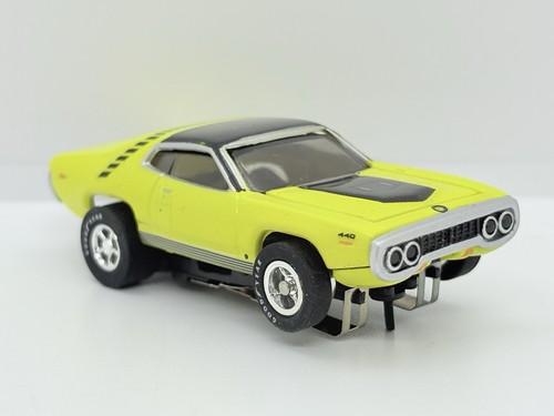 AUTO WORLD 1971 PLYMOUTH ROAD RUNNER 440 GTX YELLOW SLOT CAR NEAR MINT ...