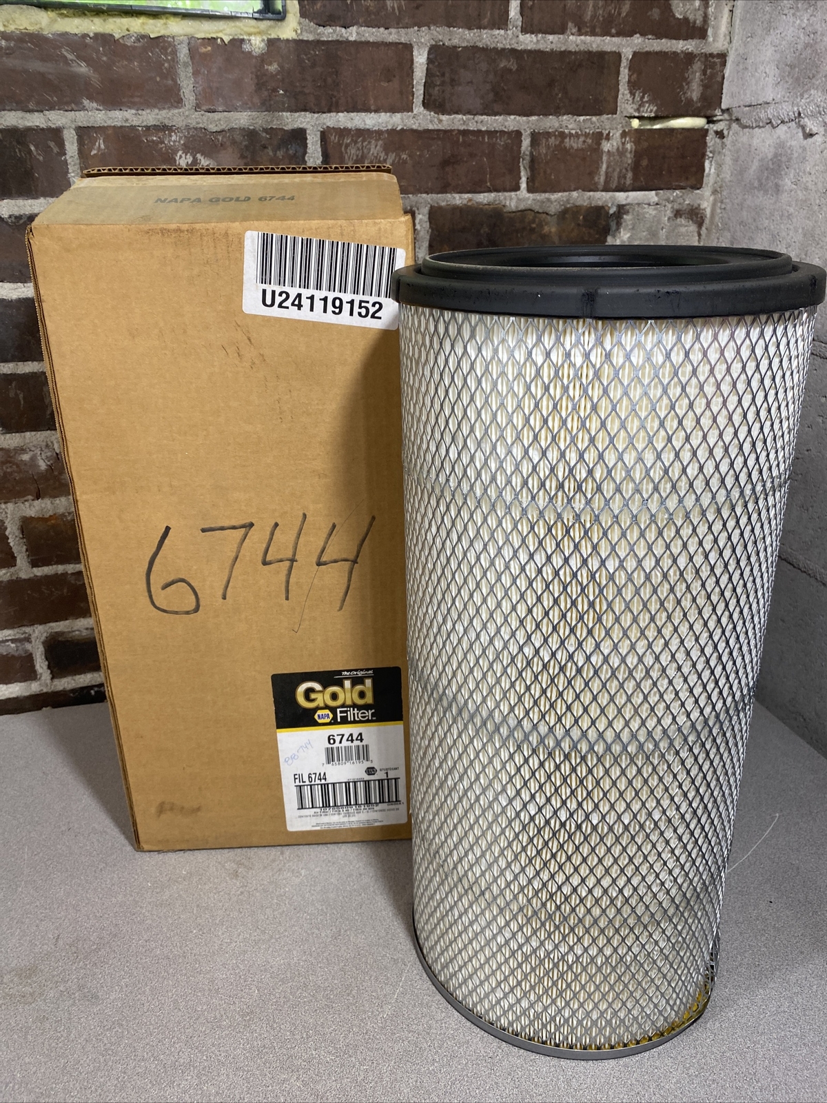 NAPA 6744 - Air filter cross reference