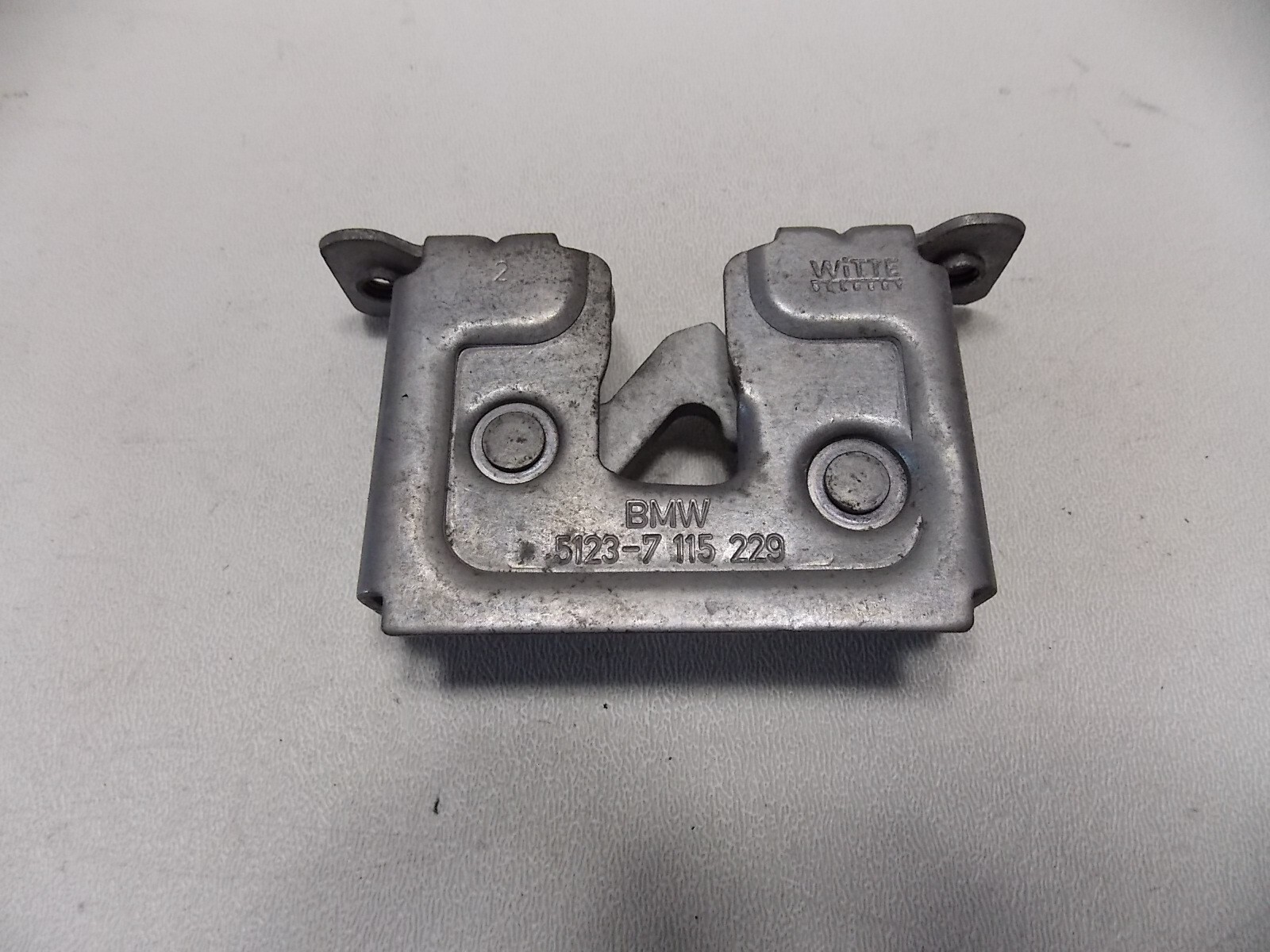 BMW E90 E91 E92 Lower Hood Latch Lock Left 7115229 OEM 06-13 325 328 ...