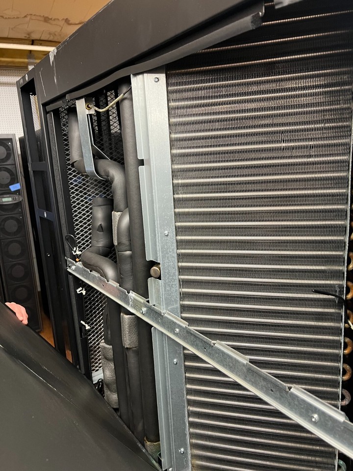 APC ACCS1000 InRow RC Cooling System Condenser Fans Tower InfraStruXure ...