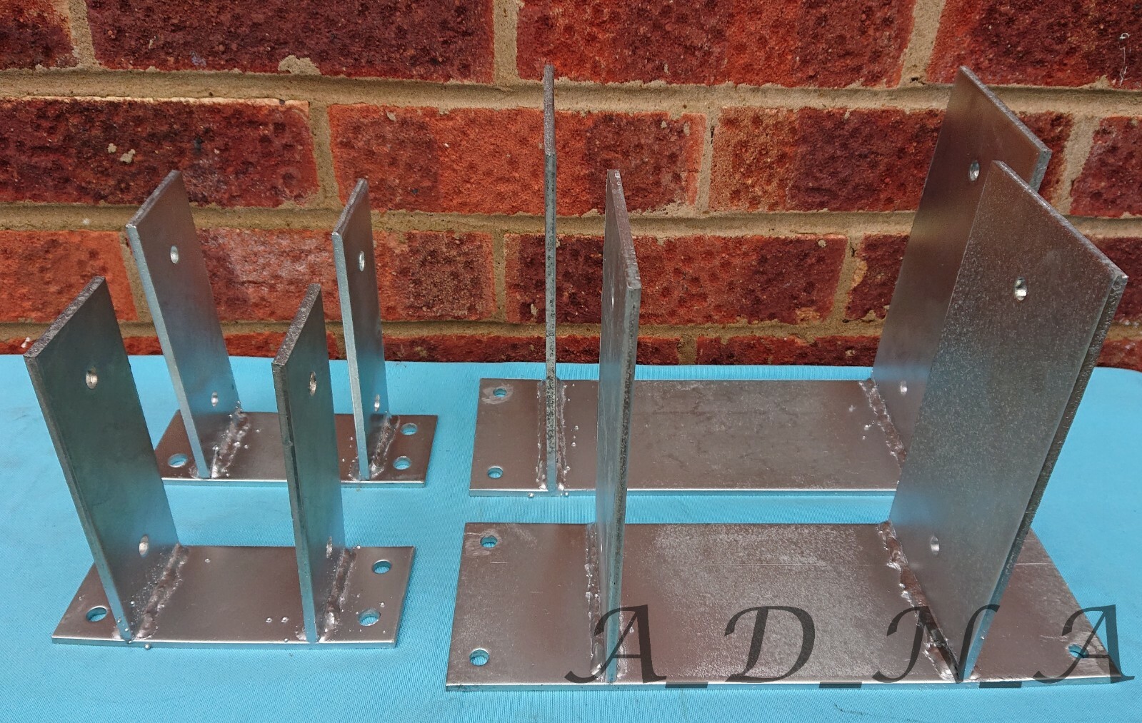 HEAVY DUTY GALVANISED ("TT" TYPE)METAL FENCE POST FOOT BRACKET ANCHORS ...