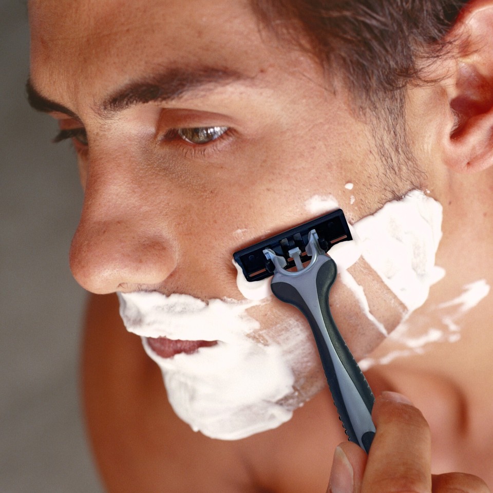 Vaylor Disposable Razors for Men 3 Blade 20-Pack Smooth Shaving ...