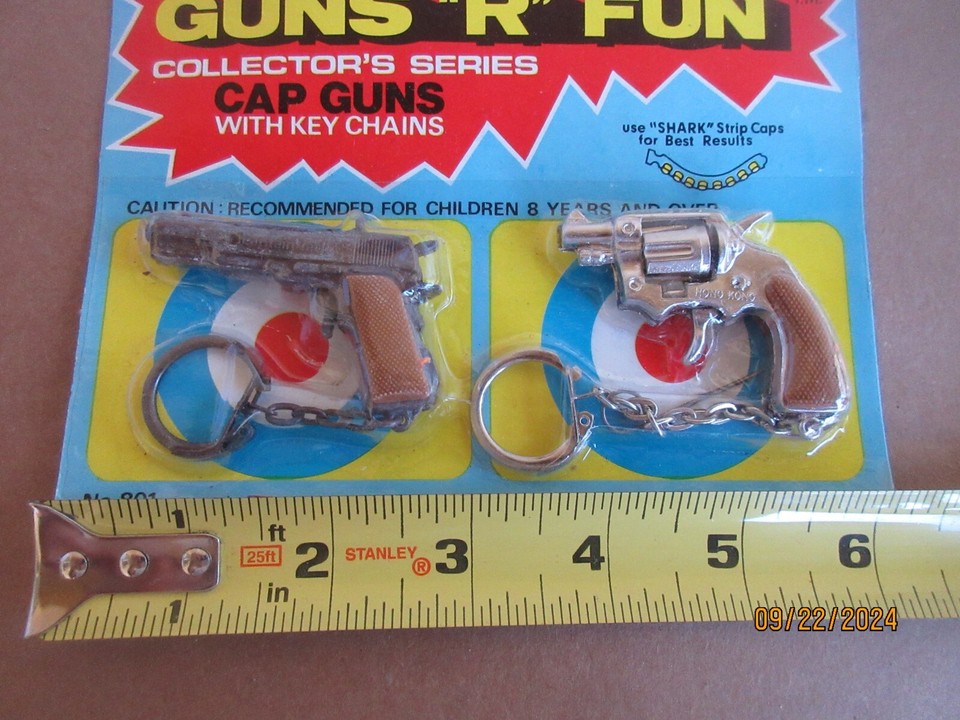 VINTAGE SOLID DIE CAST METAL GUNS "R" FUN CAP GUN KEY CHAIN ORIGINAL ...