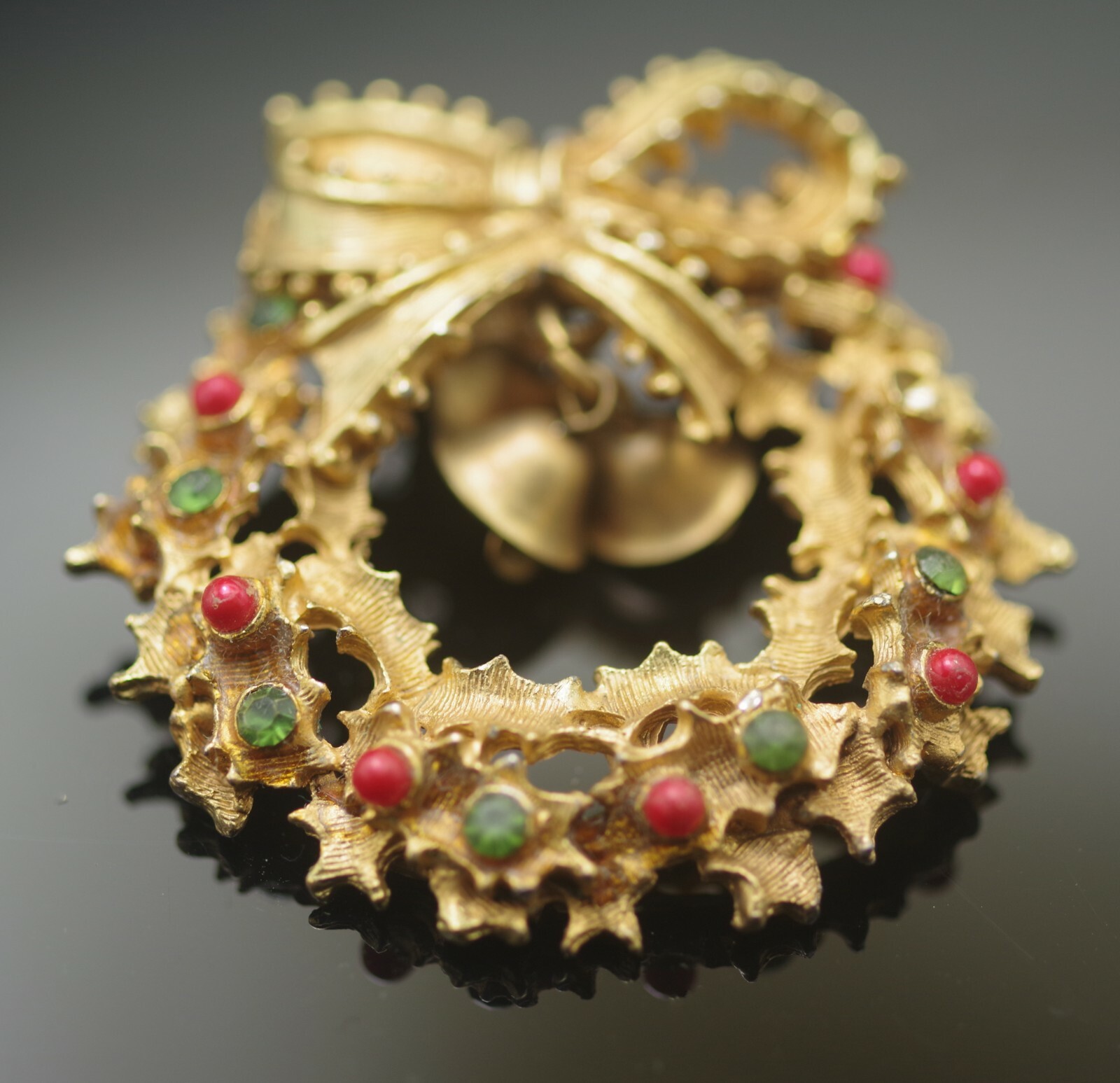 LJM LAURENTIAN JEWELRY VINTAGE WREATH WITH BELLS CHRISTMAS BROOCH ...
