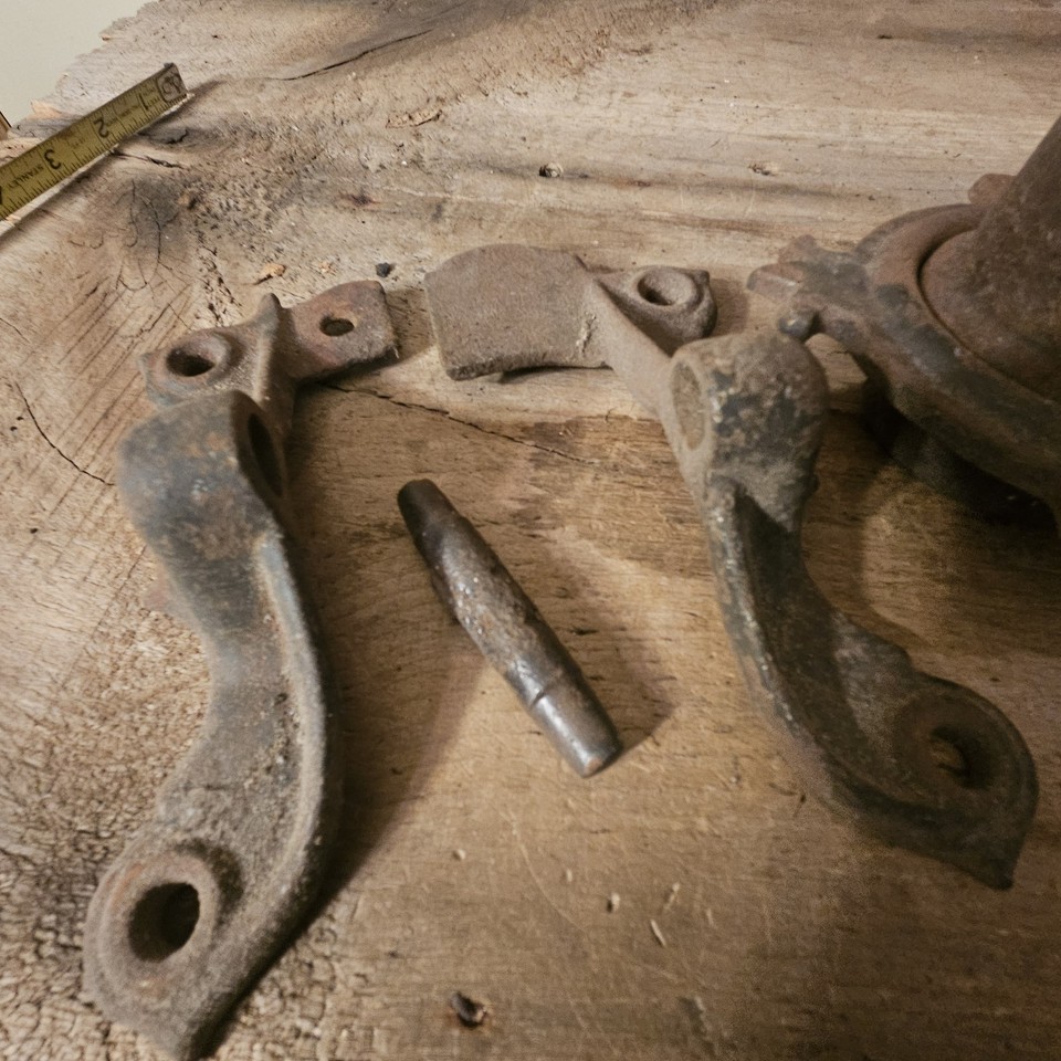 ANTIQUE CAST IRON WELL PUMP SPOUT & HANDLE HARDWARE PARTS FROM 1800's ...
