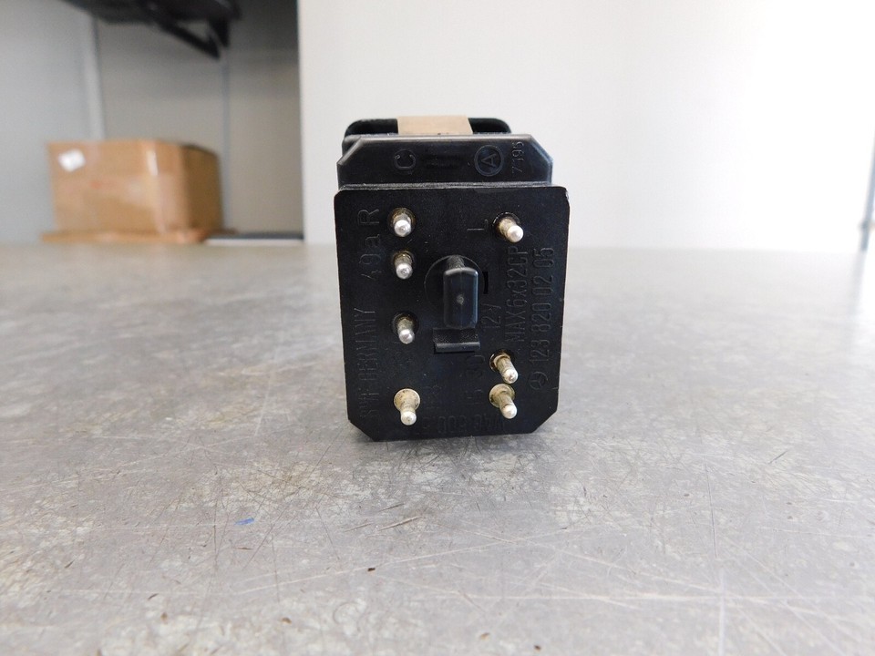 107 123 450SL 450SLC 300D 280E 350SL 300CD 280CE Hazard Relay Switch ...