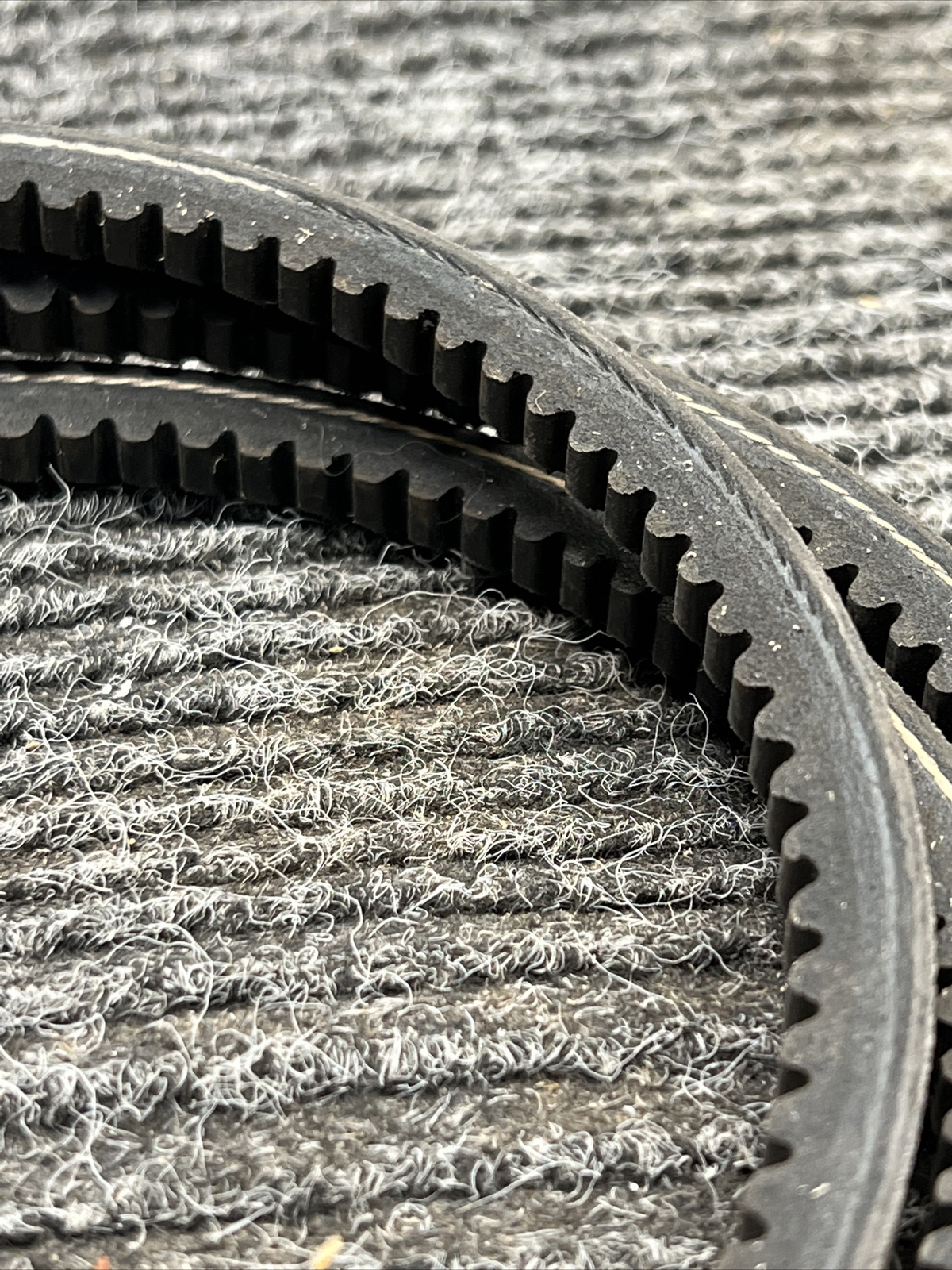 Goodyear Hy-t Wedge Matchmaker 3VX560 Cogged V-belt 4 Band for sale ...