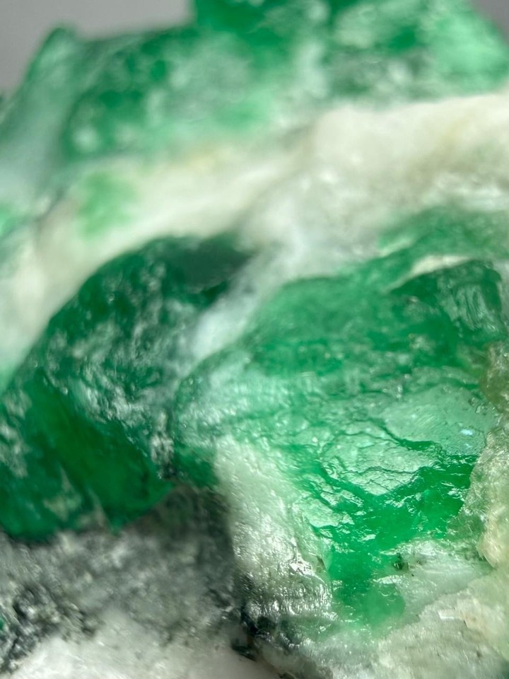 93 GM Full Terminated Bunch( Flower Shape ) Emerald Crystal, High ...