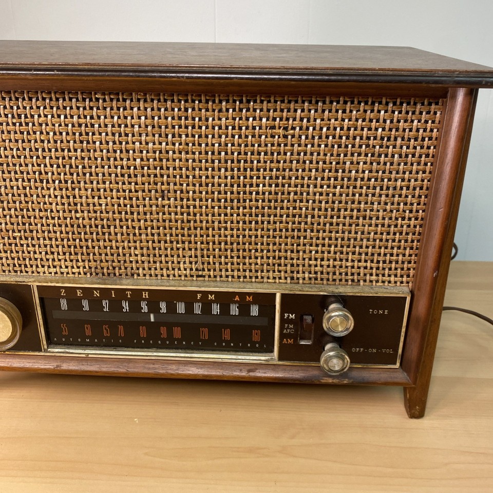 Beautiful Vintage Zenith K731 AM/FM Long Distance Tube Radio Walnut ...