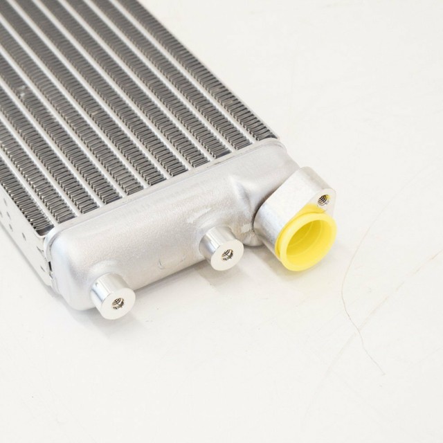2011-2013 Genuine Mercedes-Benz W221 OEM Engine Oil Cooler 2215000700 ...