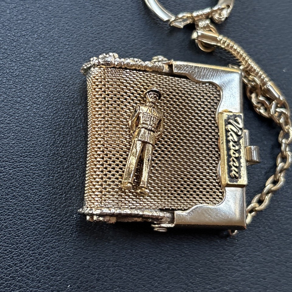 Vintage Small Coin Purse Key Chain Hug/Kiss Closure Nassau, Bahamas ...