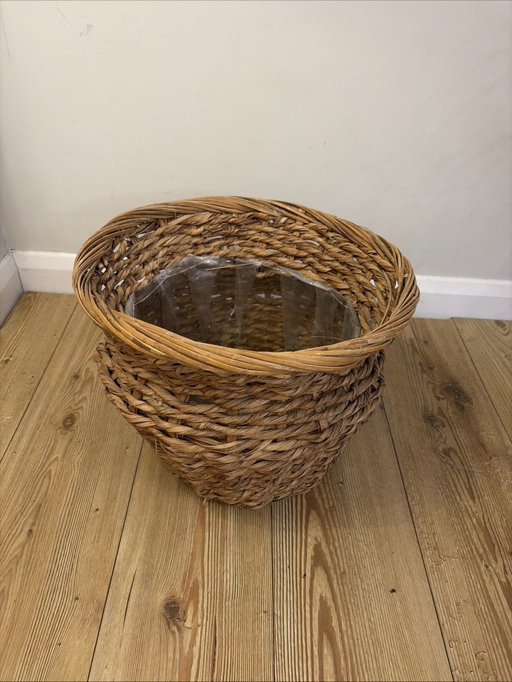 Rustic Woven Wicker Plant Pot Basket with Plastic Liner – 30cm Tall x ...