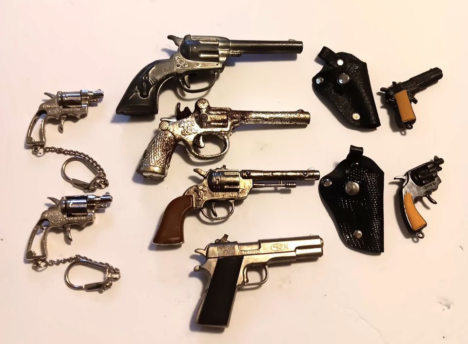 VINTAGE TOY CAP GUN PISTOL 8 PIECE LOT -KING, TEX, PAM PAM, MINI RAYO ...