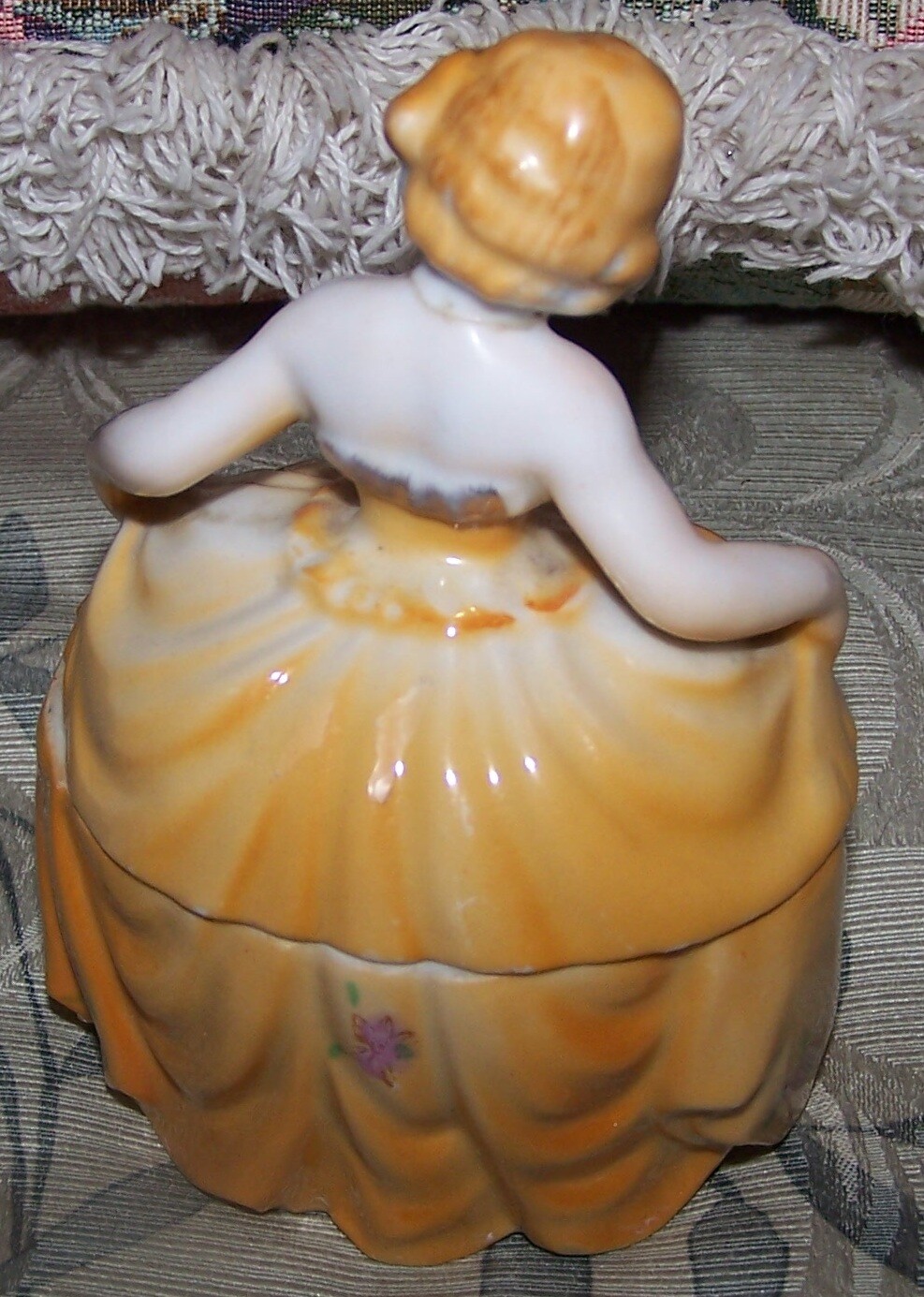 VINTAGE PORCELAIN LADY POWDER TRINKET BOX 5" TALL 3 1/2" WIDE X 3" DEEP ...