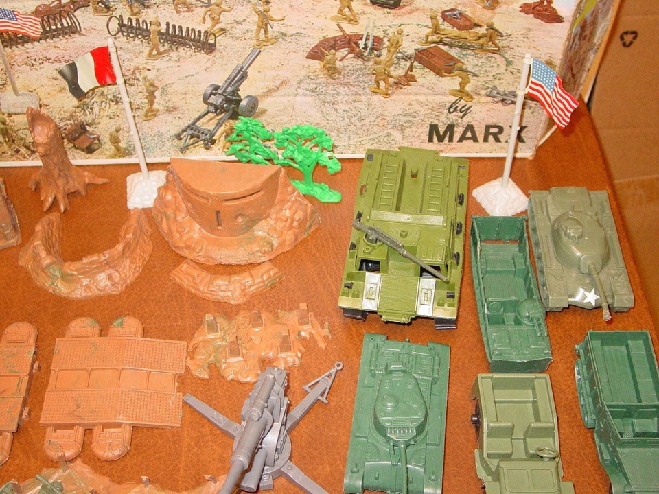 2 VINTAGE 1970's MARX ARMY SOILDER PLAYSETS-NAVARONE #4032 ...