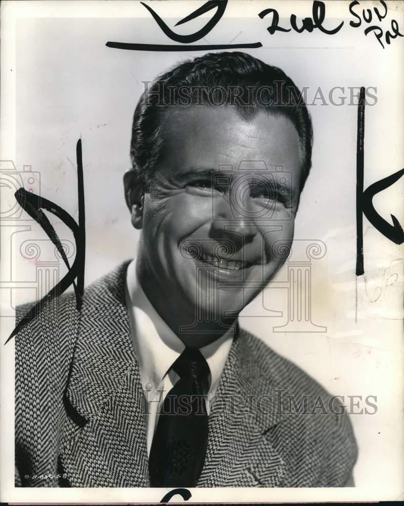 1947 Press Photo Actor Dick Powell, star of "To The Ends of the Earth ...