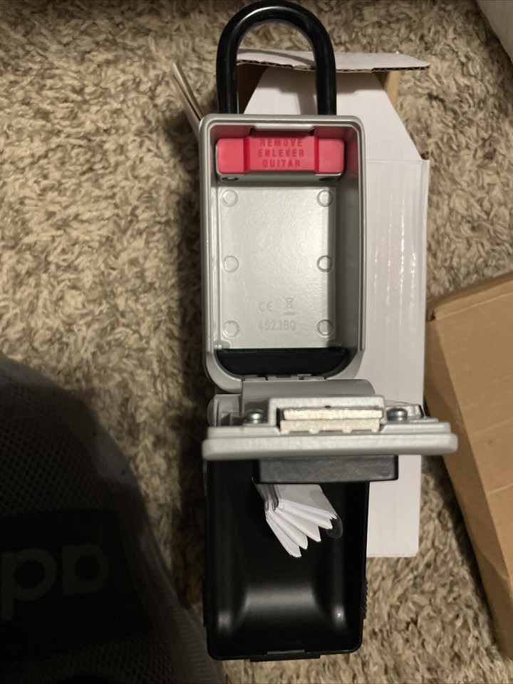 NEW! Master Lock 2-7/8in. Shackle Light Up Dial Portable Lock Box 5424D ...