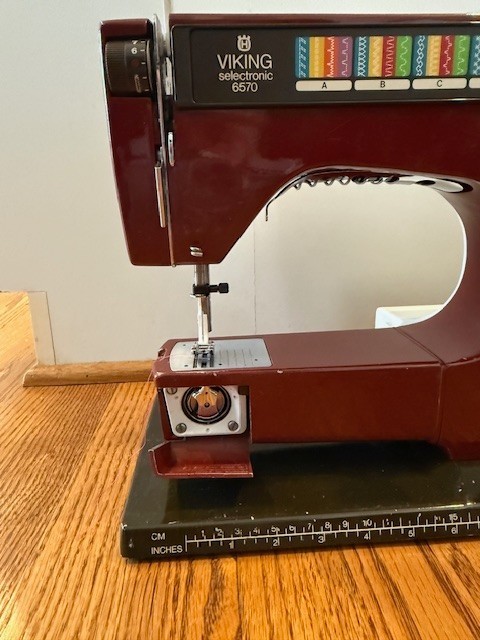 Husqvarna Viking 6570 Sewing Machine (Parts Or Repair) With Foot Pedal ...
