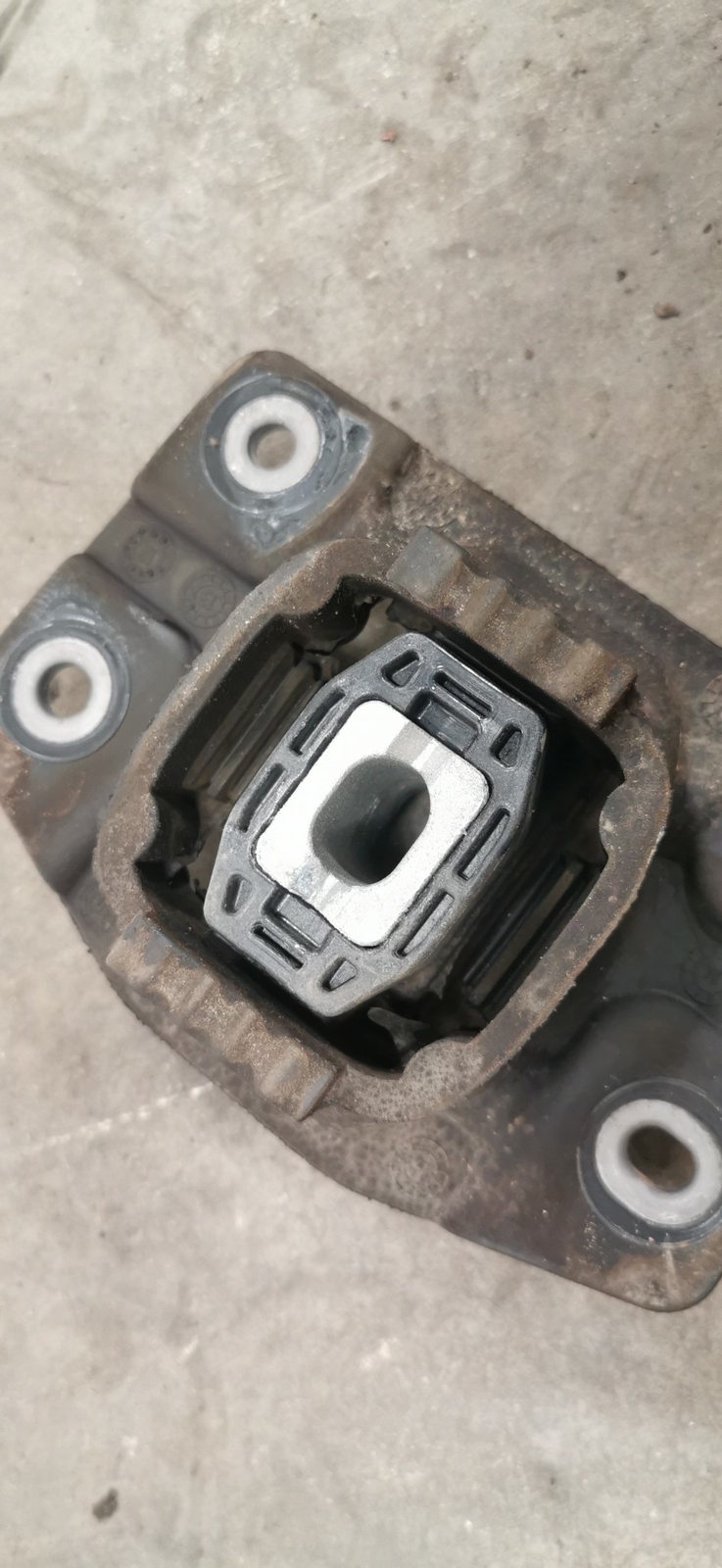 VW Up! Move Up - Gearbox Mount / Engine Mount - 1S0 199 555A / 1S0199555A | eBay