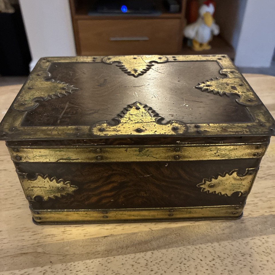 ANTIQUE VINTAGE GEO BASSETT & CO LTD PIRATE TREASURE CHEST TIN RARE ...