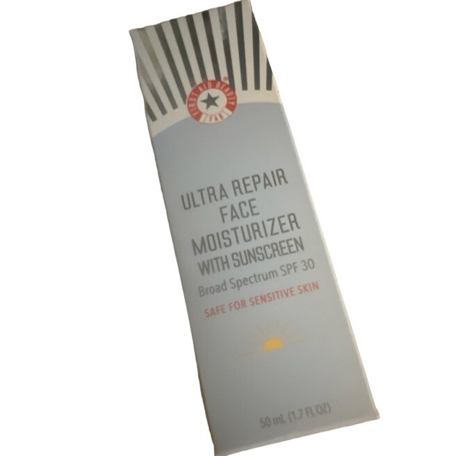 FIRST AID BEAUTY Ultra Repair Face Moisturizer Sunscreen Broad Spectrum ...