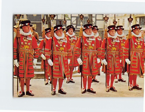 Postcard Yeomen Warders at the Tower of London England | eBay