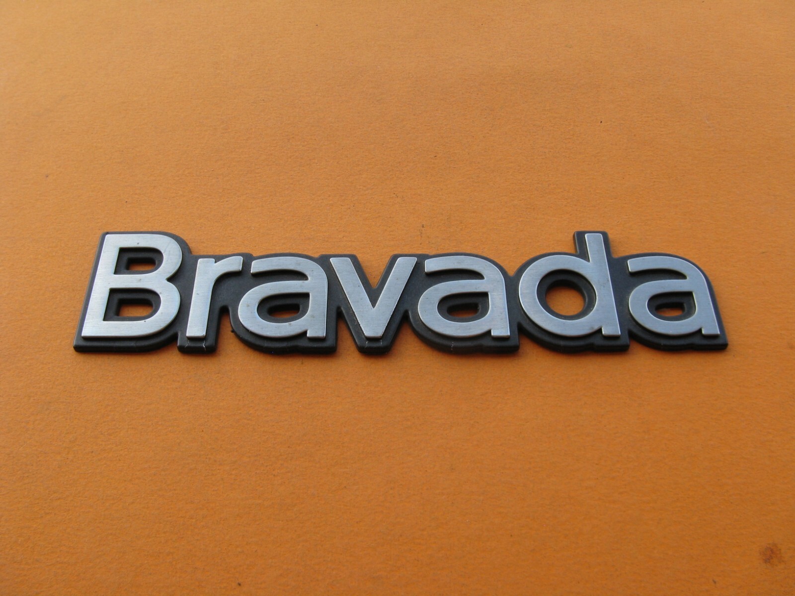96 97 98 99 00 01 OLDSMOBILE BRAVADA REAR LID EMBLEM LOGO BADGE SIGN ...