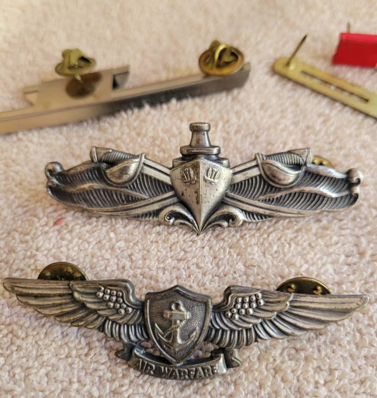 VINTAGE LOT OF USN V-2IN AIR WARFARE MILATARY PINS FROM A LOCAL ESTATE ...