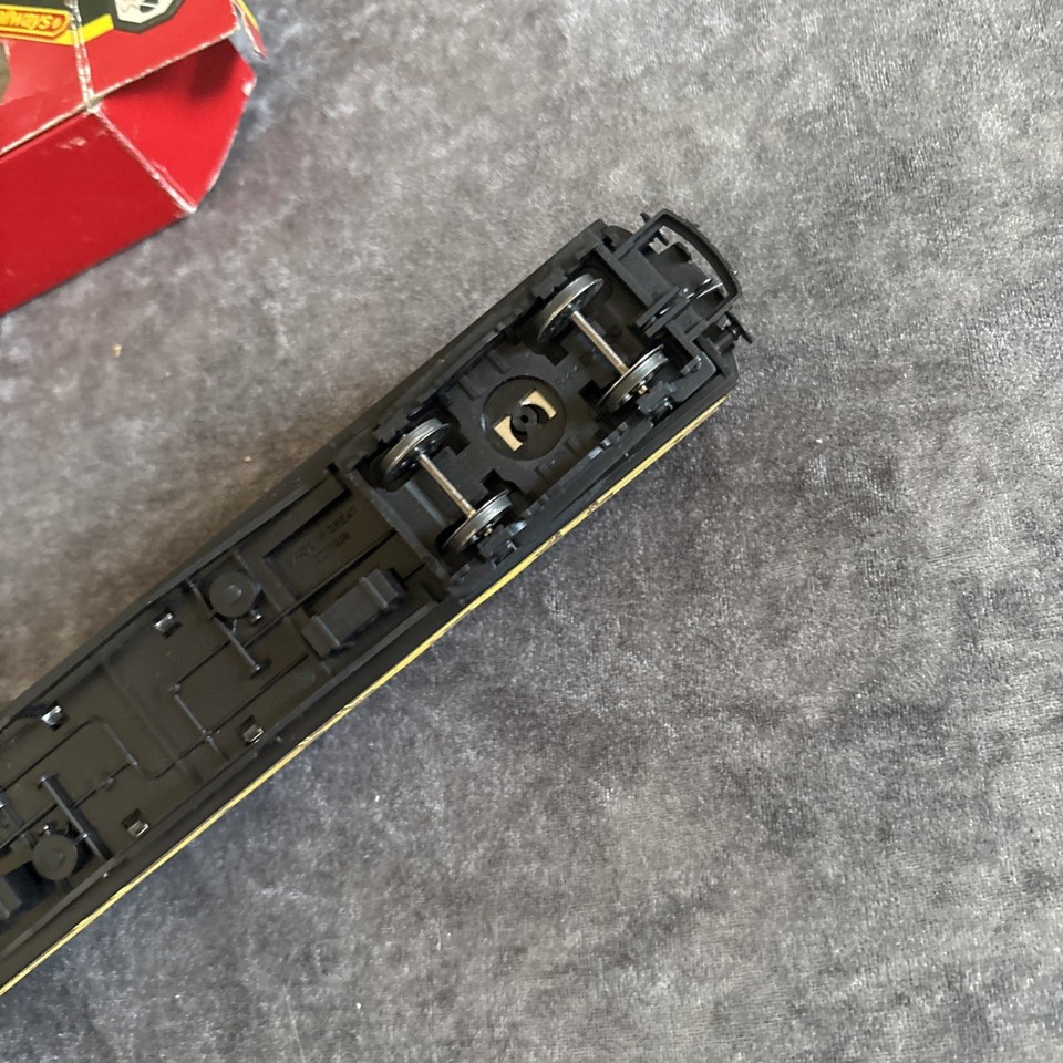 Hornby R448 22357 LNER Gresley Teak Coaches OO Gauge | eBay UK