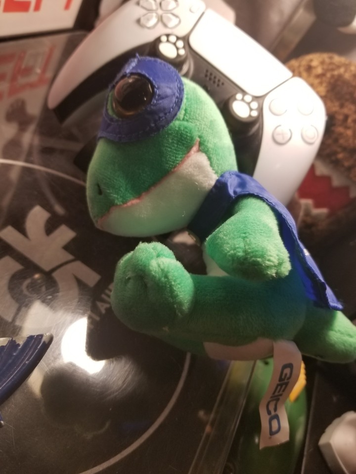 ComicCon Super Hero Geico Gecko Stuffy Plush, Mask & blue Cape, RARE ...