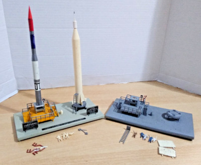 18-21 MONOGRAM 1:96 Scale EARTH SATELLITES BUILT Plastic Model JUNKYARD ...