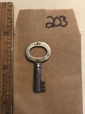 1800-1899 - Steamer Trunk Chest Skeleton Key