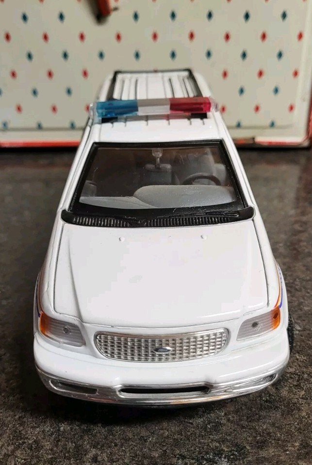 Nice RCMP Royal Canadian Mounted Police 1:24 2000 Ford Expedition XLT ...