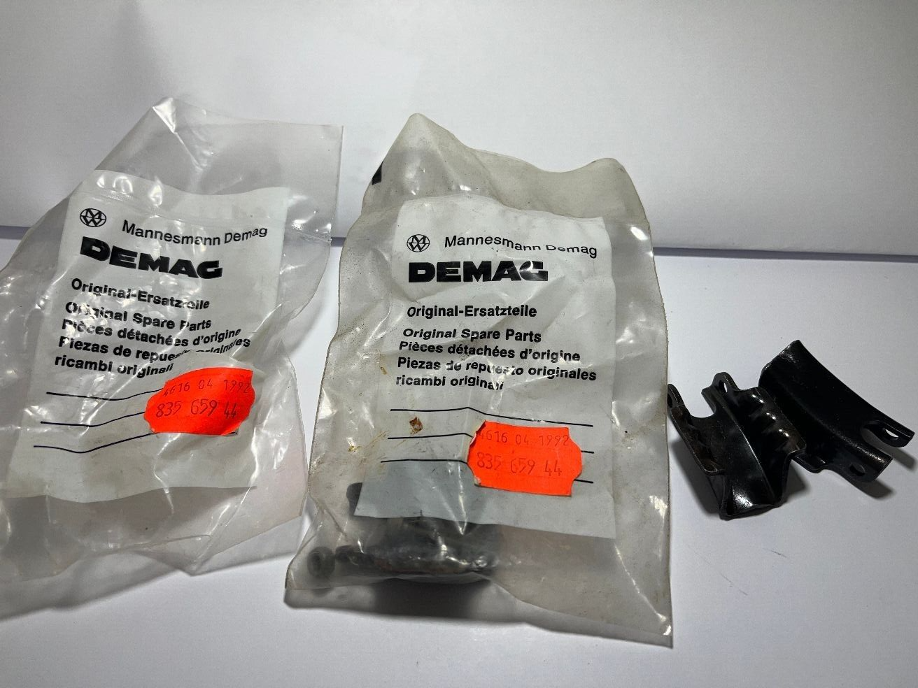 83565944 Demag hook mouth lock GR.2 hook lock bottom block / hook ...