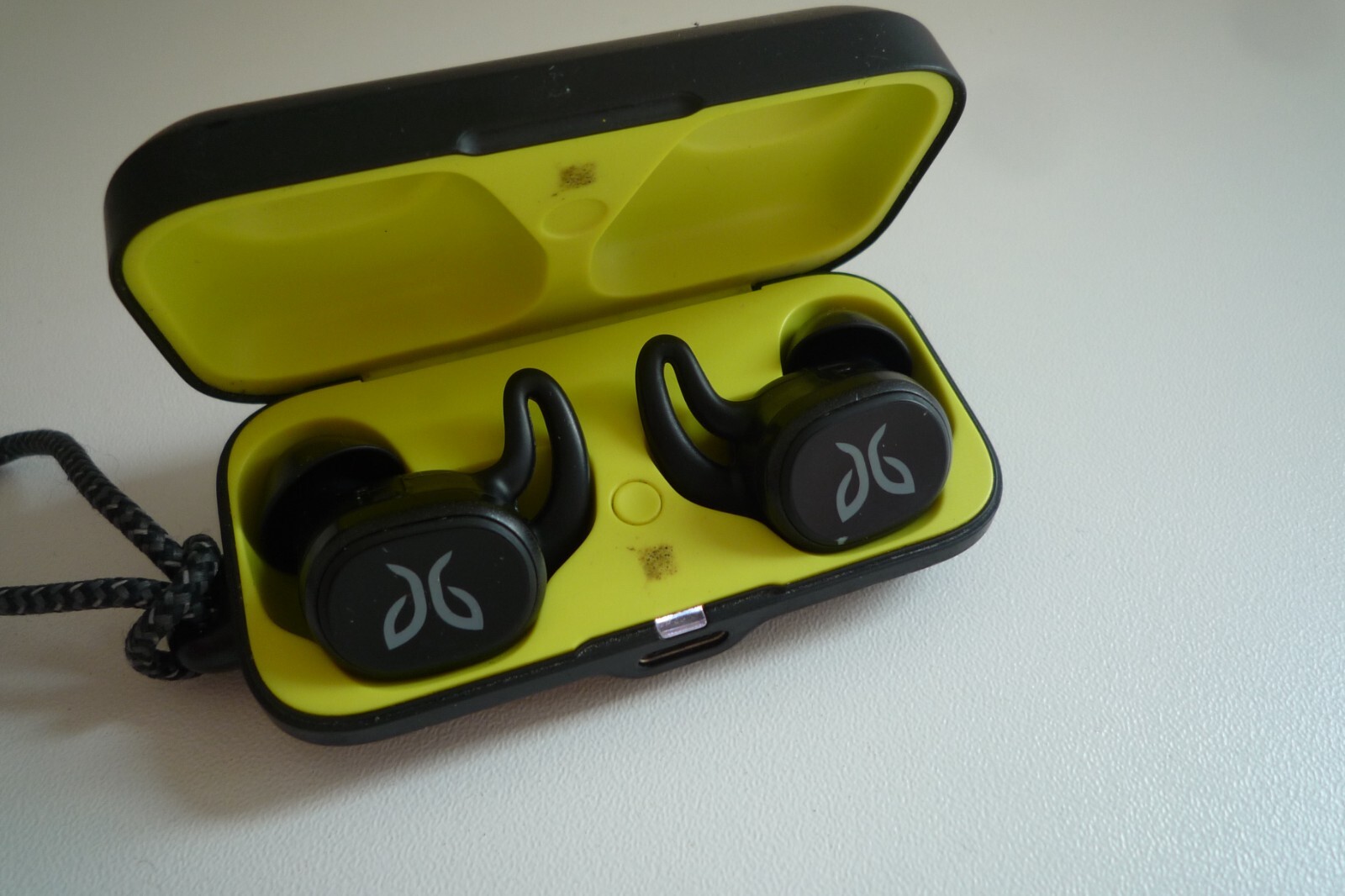 Jaybird Vista True Wireless Bluetooth Earbuds with Charging Case ...