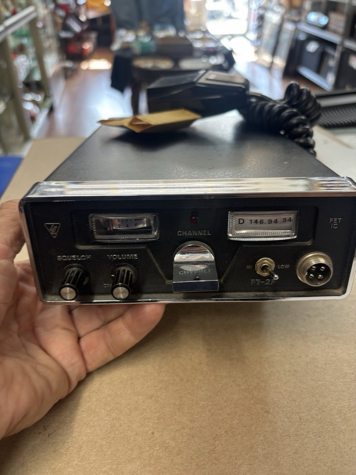 YAESU 2 METER TRANSCEIVER RADIO - MOBILE HAM - CRYTSAL CONTROLLED ...