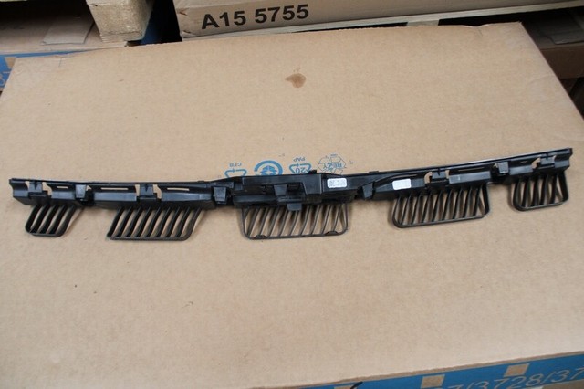 Original Volkswagen Jetta 2011-14 parachoques delantero centro soporte ...