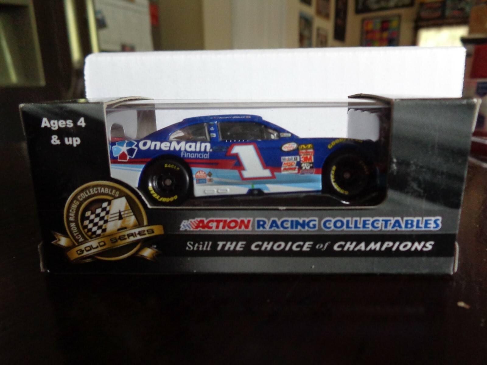 ELLIOTT SADLER # 1 ONE MAIN FINANCIAL 2015 FORD MUSTANG GT ACTION 1/64 ...