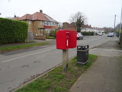 Photo A3 Elizabeth II postbox on St Margaret's Drive, Cottingham ...