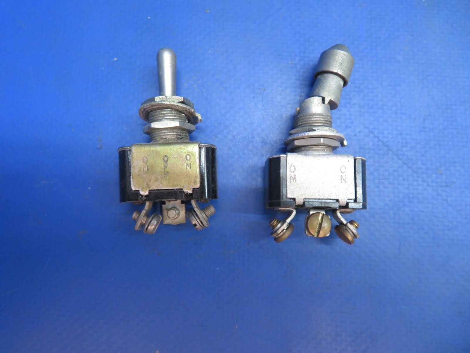 Piper Aerostar 602P Toggle Switch P/N MS25125-C3, MS35058-22 LOT OF 9 ...