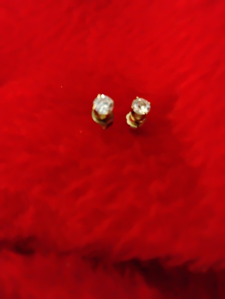 Natural Round Cut Diamond Earrings Set In 14k Gold Total 0 8 Ct Set