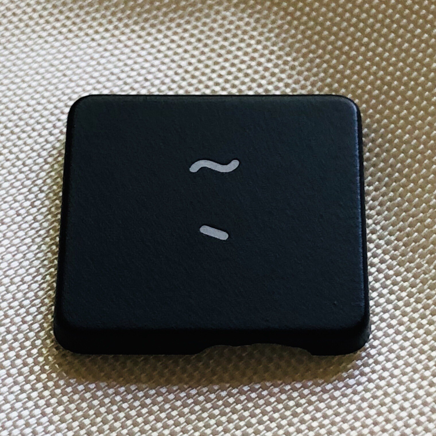 MacBook Air 11" OEM “Tilde” Key & Clips for Models A1370, A1465 | eBay