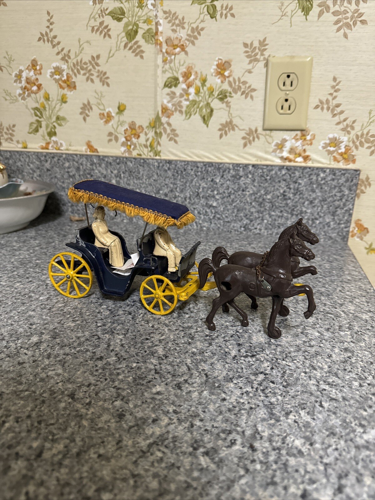 Original Vintage Stanley Toys Cast Iron Horse Drawn Surrey Buggy 1940's ...