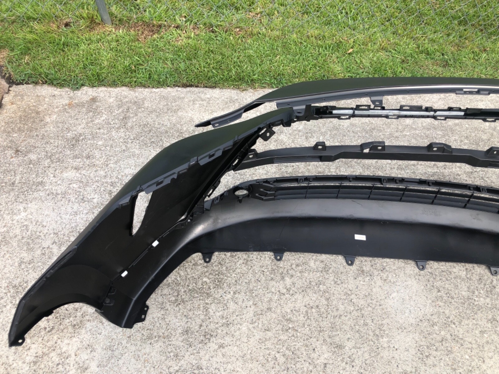 2020 2021 2022 Toyota Venza front bumper 52411-48070 NO SHIPPING pick ...
