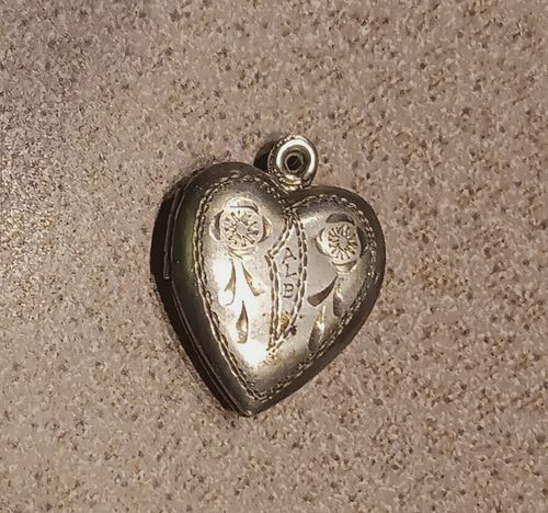 Antique STERLING SILVER HEART LOCKET PENDANT 5 grams Engraved ALB or ...